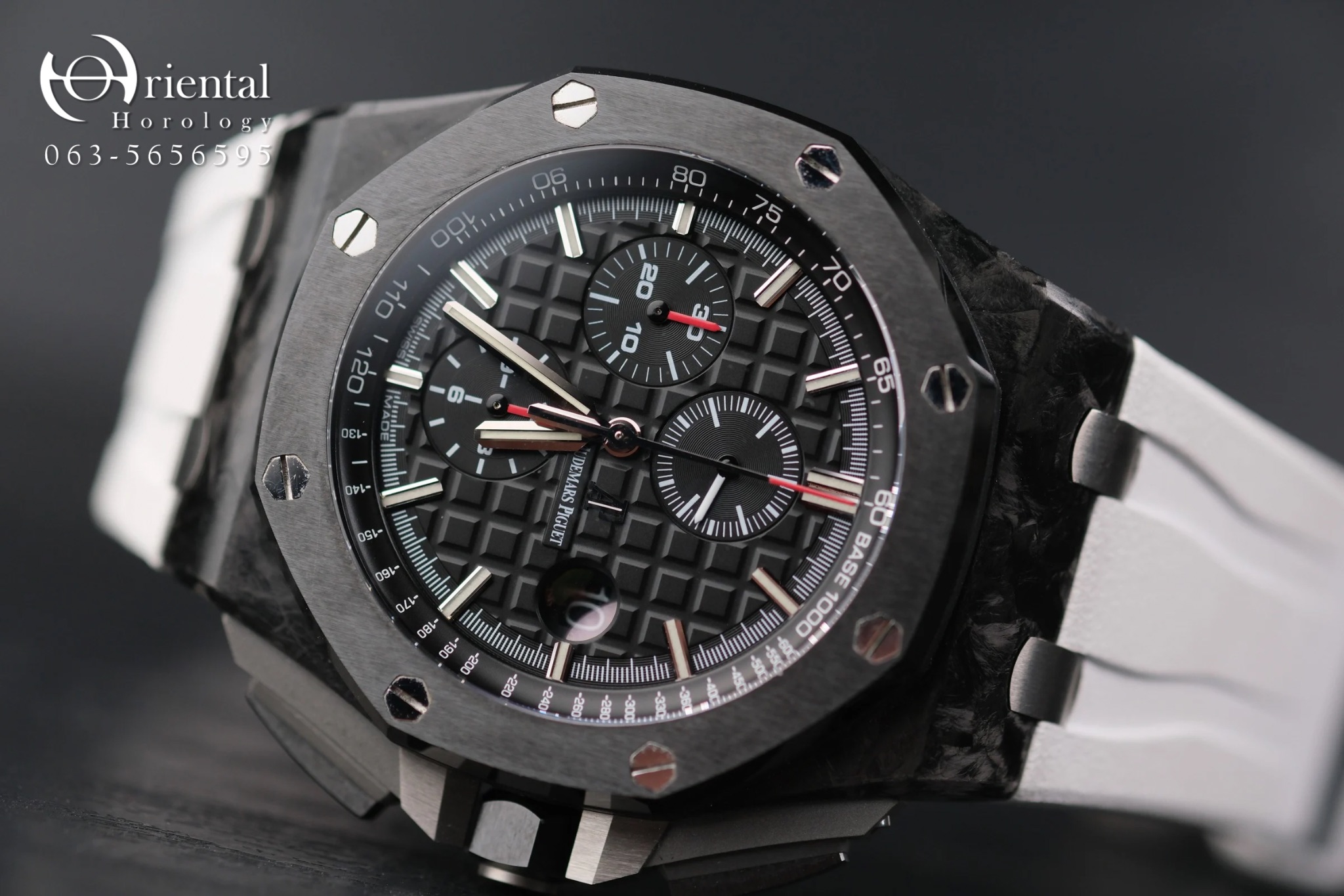 AP Offshore Novelty Forged Carbon - Oriental Horology